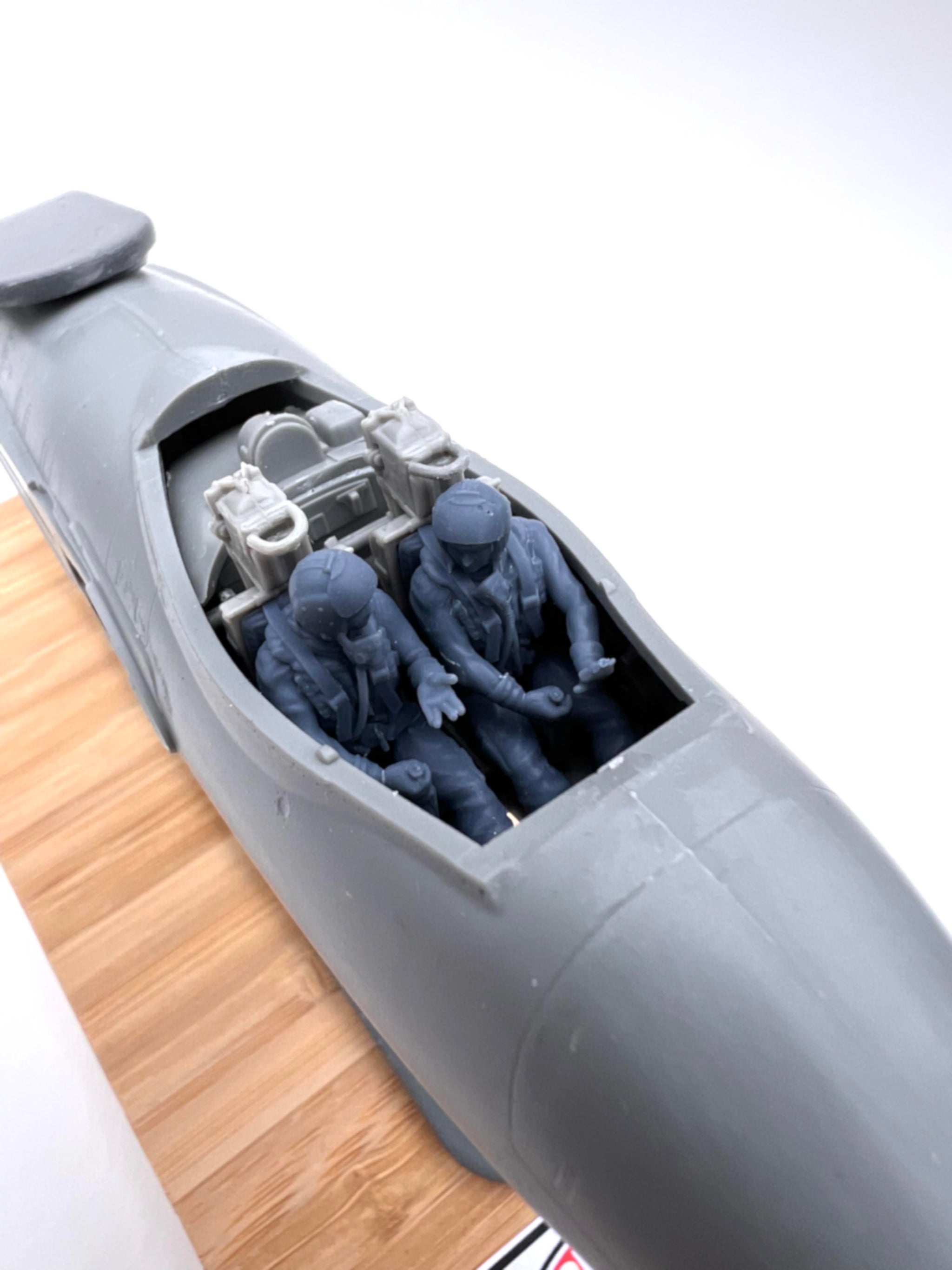 1/48 Raf Vampire pilots with Mk 1A helmets - 1/48 Figure resin